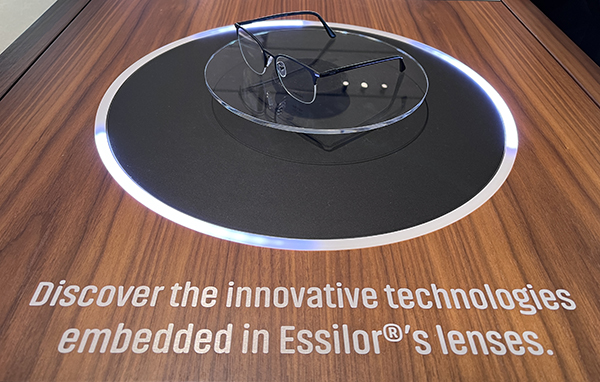 Essilor e Transitions: performance e stile sotto la lente - VisionBiz